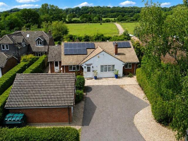 Forge Road, Kingsley, Bordon. 4 bed bungalow to rent £3,200 pcm £738 pw