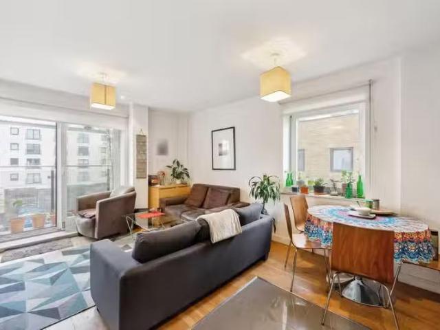 Forge Square, Canary Wharf, London, E14 2 bed apartment for sa.