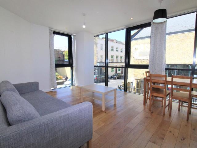 Forge Square E14, 2 bed flat to rent, £2,400 pcm | PrimeLocation