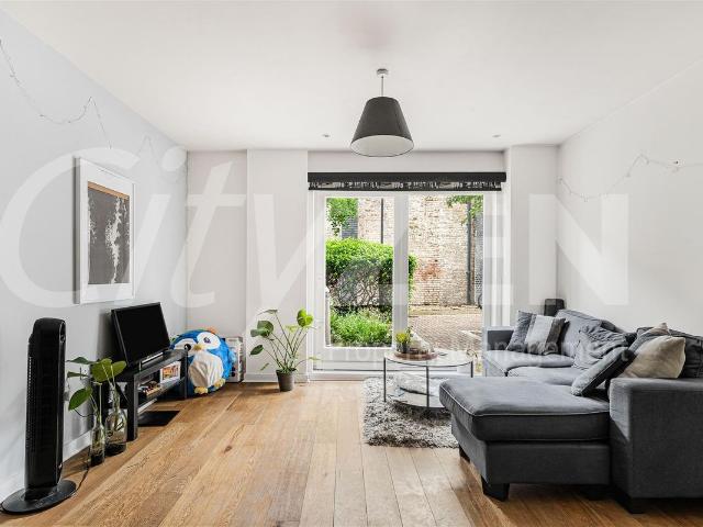 Forge Square, London E14, 2 bed flat to rent, £2,401 pcm | PrimeLocation