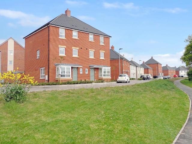 Forgetmenot Way, Lyde Green, Bristol 4 bed semi detached house to rent £1,900 pcm £438 pw