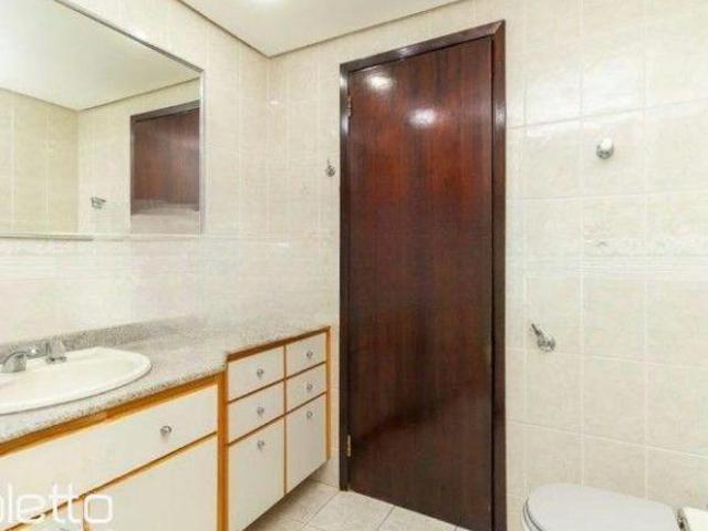 Formidável apartamento com 3 dormitórios 2 deles são suíte, peças amplas e bem