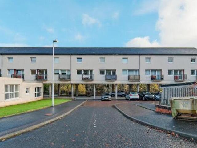 Forrest Place, Crossford, 2 Bedroom Flat