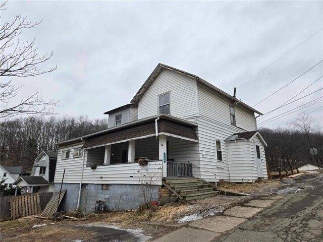 Forrest St, Petrolia, Home For Sale