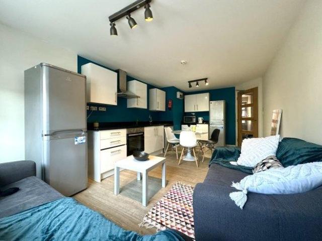 Forster Street 5 bed flat to rent £2,500 pcm £577 pw