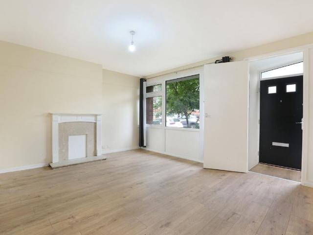 Forsyth Gardens, London SE17, 3 bed maisonette to rent, £2,600 pcm | PrimeLocation