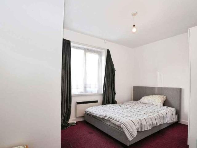 Forsythia Close, Ilford IG1, 1 bed flat to rent, £1,350 pcm | PrimeLocation