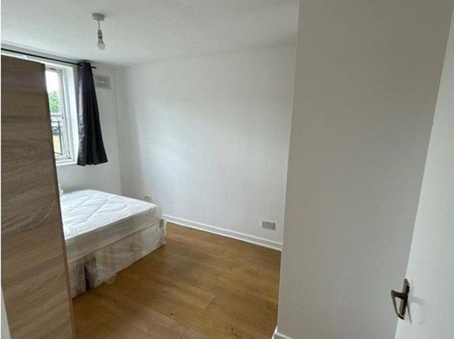 Forsythia Close, Redbridge IG1, 2 bed flat to rent, £1,900 pcm | PrimeLocation