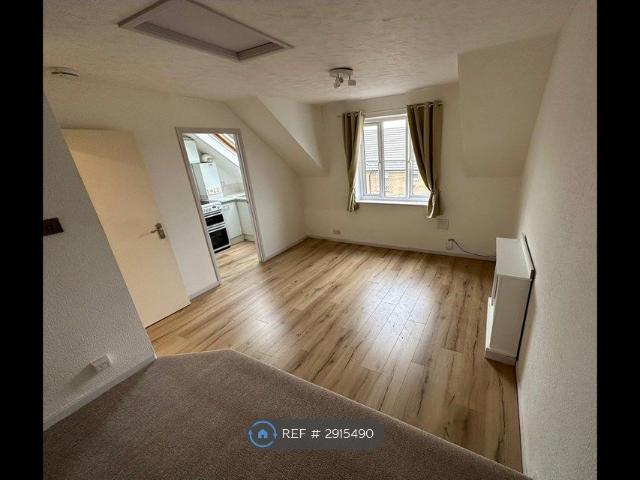 Foster Hill Road, Bedford MK40, Studio to rent, £800 pcm | PrimeLocation