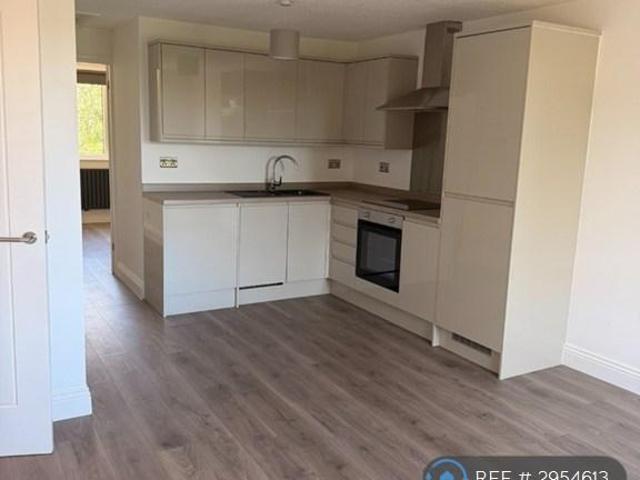Fosters Close, London, E18 2 bed maisonette to rent £1,950 pcm £450 pw