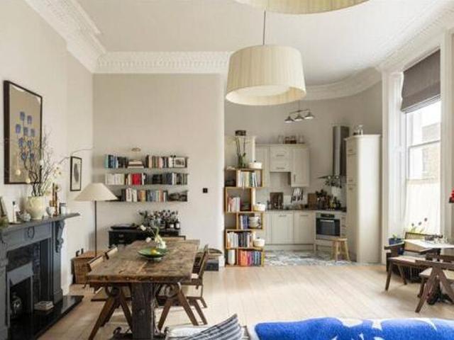 Foscote Mews, London, 2 Bedroom Apartment