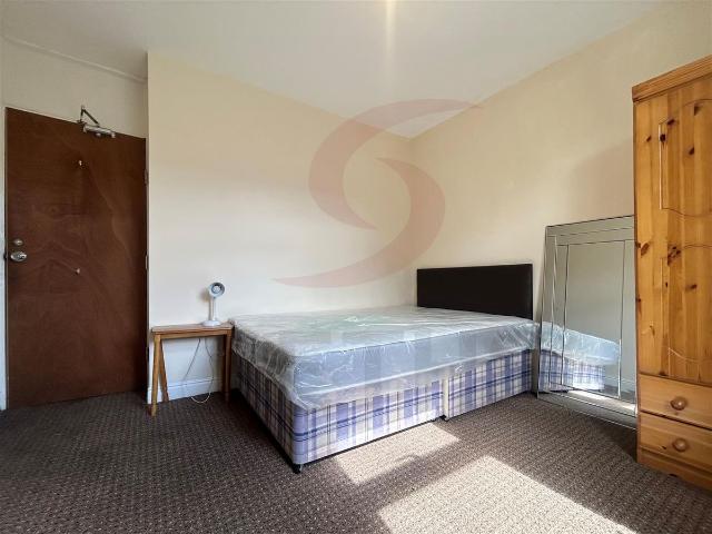 Fosse Road South, Braunstone Park & Rowley Fields, Leicester LE3, Room to rent, £450 pcm | PrimeLocation