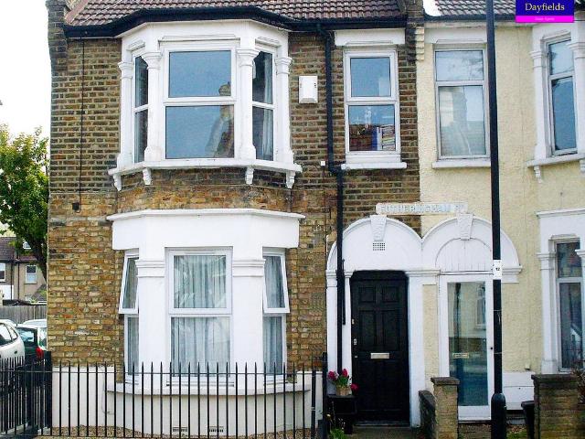 Fotheringham Road, Enfield EN1 2 bed maisonette to rent £1,600 pcm £369 pw