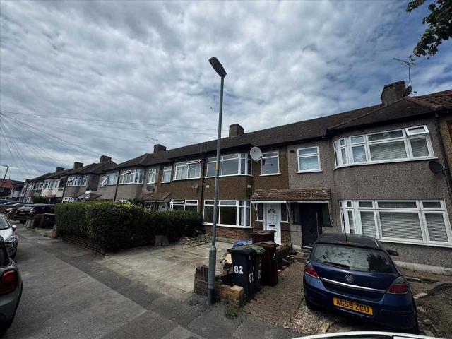Fouth Avenue, Romford, Romford 3 bed terraced house to rent £1,900 pcm £438 pw