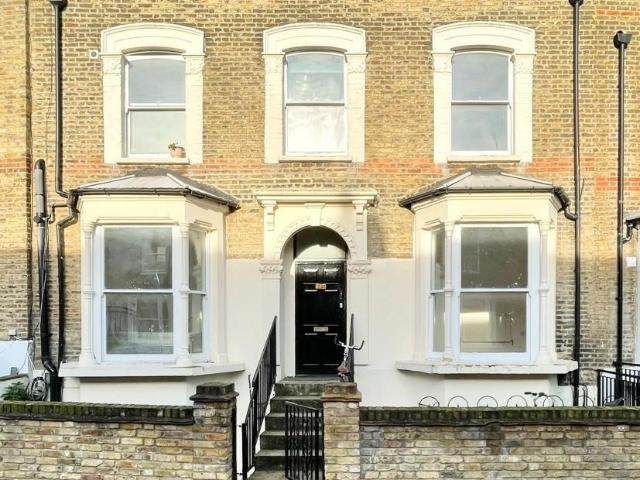 Foulden Rd, London N16 3 bed apartment to rent £2,950 pcm £681 pw