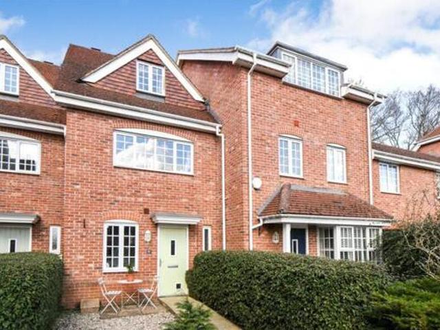 Foundry Close, Hook, 3 Bedroom Terraced