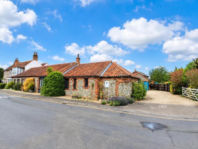 Foundry Court, Bodham, Holt NR25, 3 bed property to rent, £1,600 pcm | PrimeLocation