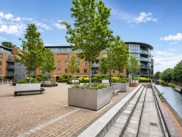 Foundry House, Waterfront, Oxford 2 bed flat to rent £2,750 pcm £635 pw
