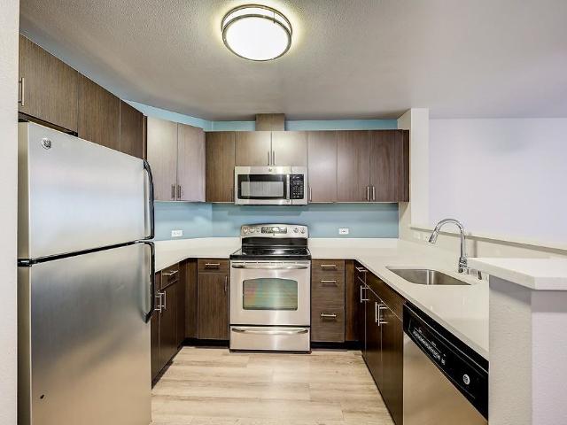 Fountain Court 2 Bedroom Apartment for Rent at 2400 4th Ave, Seattle, WA 98121 Belltown