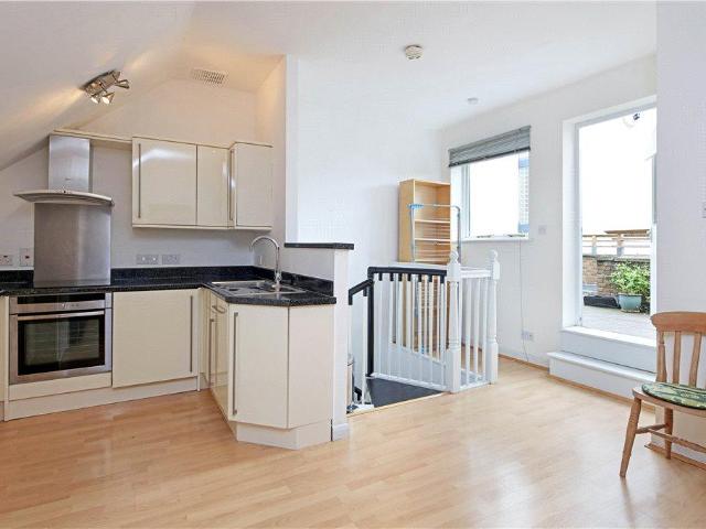 Fountain Court, 2 Lafone Street. 2 bed flat to rent £2,550 pcm £588 pw