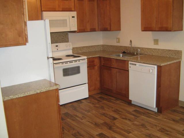 Fountain Court Apartments 2 Bedroom Apartment for Rent at 1725 5th St, Springfield, OR 97477