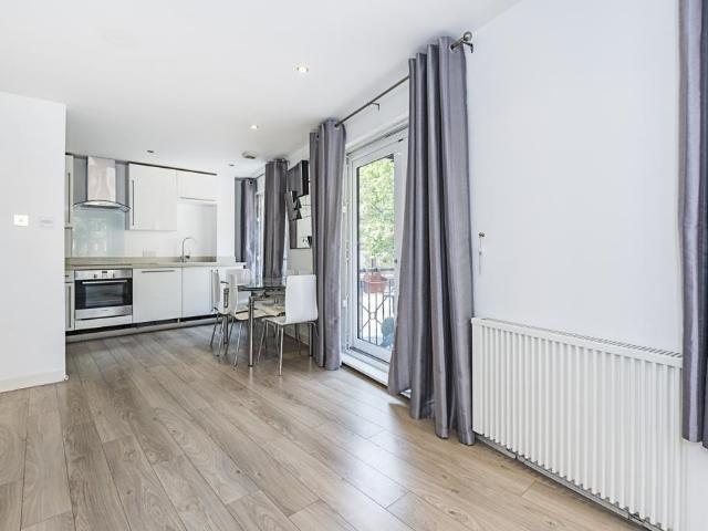 Fountain Court, Lafone Street, SE1 2 bed apartment to rent £2,950 pcm £681 pw