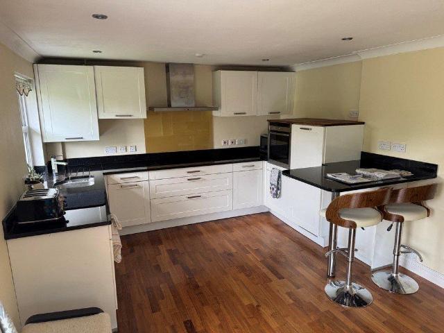 Fountain Gardens, Windsor, Berkshire. 2 bed apartment to rent £1,550 pcm £358 pw
