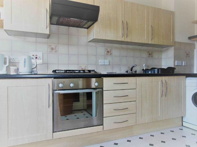 Fountain Gardens, Windsor SL4, 2 bed maisonette to rent, £1,650 pcm | PrimeLocation