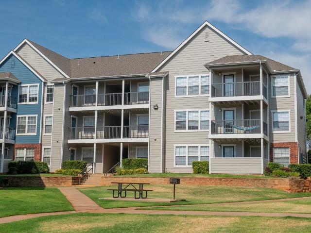 Fountain Lake 2 Bedroom Apartment for Rent at 14025 N Eastern Ave, Edmond, OK 73013