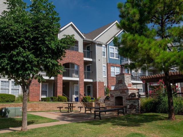 Fountain Lake 2 Bedroom Apartment for Rent at 14025 N Eastern Ave, Edmond, OK 73013