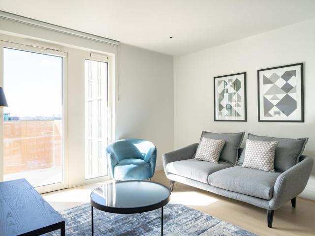 Fountain Park Way London W12 1 bed apartment to rent £2,950 pcm £681 pw