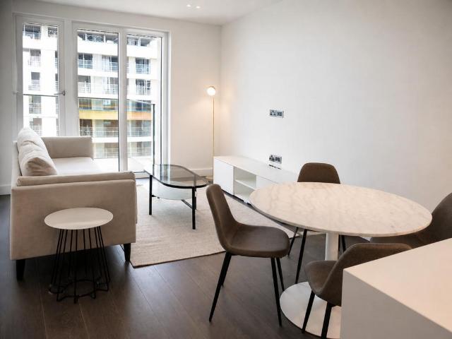 Fountain Park Way, London W12 2 bed apartment to rent £4,000 pcm £923 pw
