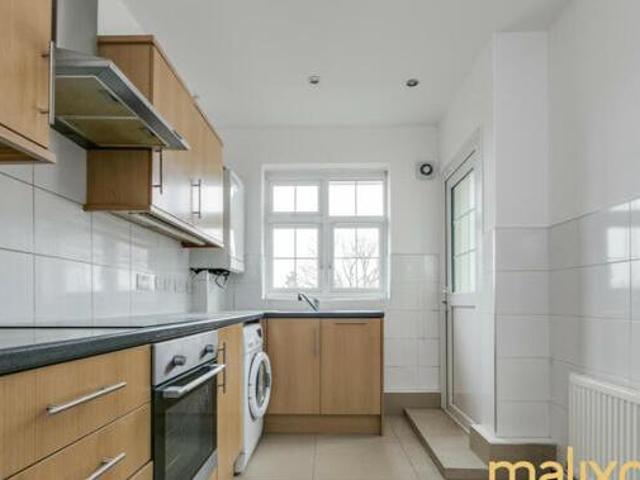 Fountain Road, London, 2 Bedroom Flat