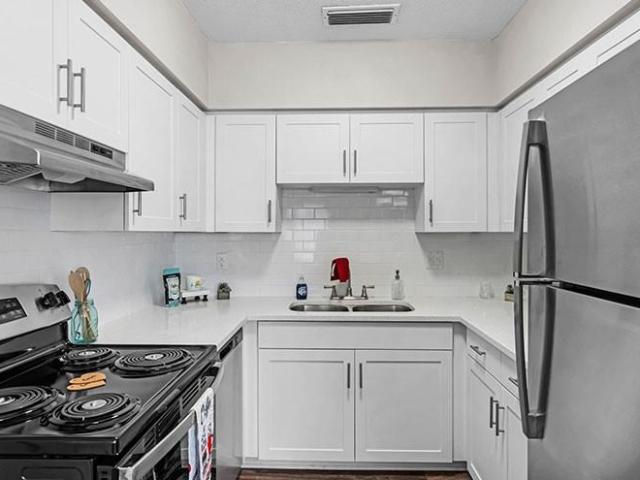 Fountain Square Apartments 1 Bedroom Apartment for Rent at 225 E Edgewood Dr, Lakeland, FL 33803 Edgewood
