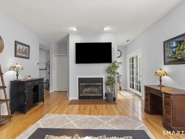 Fountain St Apt C, New Haven, Home For Sale