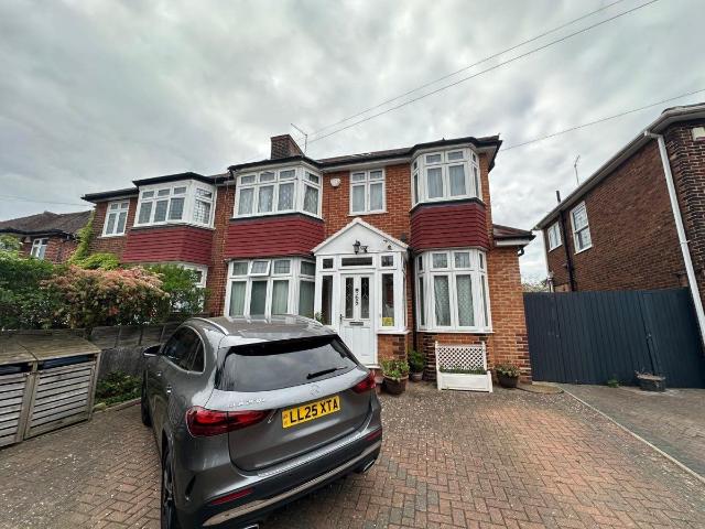 Fountains Crescent, Southgate N14, 1 bed flat to rent, £1,525 pcm | PrimeLocation