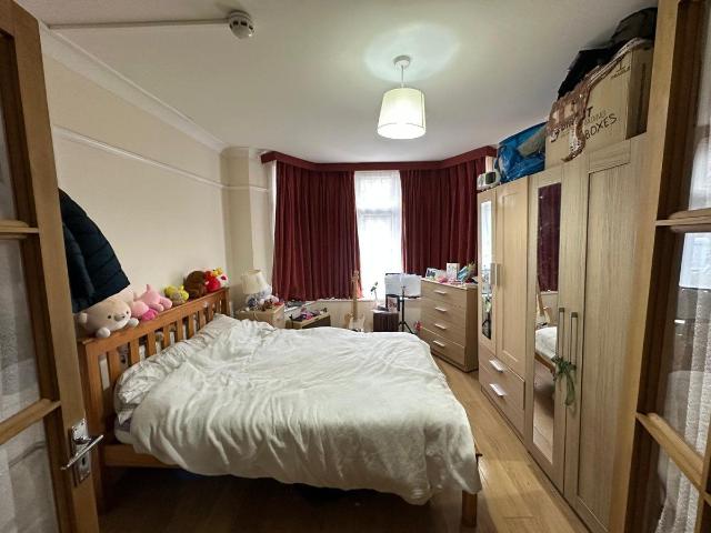 Fountains Crescent, Southgate N14, 1 bed flat to rent, £1,525 pcm | PrimeLocation
