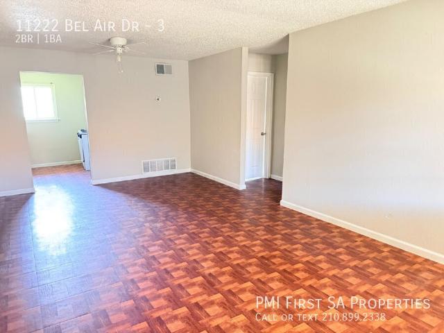 Fouplex 2 bedroom unit ready to move in in Castle Hill!