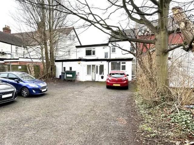 Four Oaks Common Post Office, 80 Walsall Road, Four Oaks, B74 4QY, United Kingdom | 2 bed apartment for rent #112944702 | Rentberry