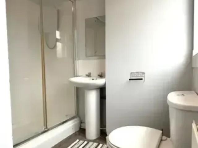 Four Oaks Common Post Office, 80 Walsall Road, Four Oaks, B74 4QY, United Kingdom | 2 bed apartment for rent #144308528 | Rentberry