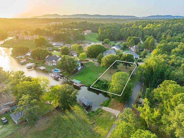 Four Oaks Ln, Hot Springs, AR 71901