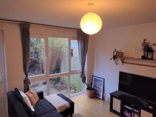 Four bed townhouse to let in Clapham North