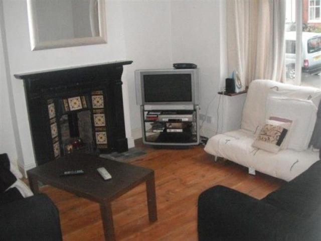Four bed modern home Suitable for students or sharers