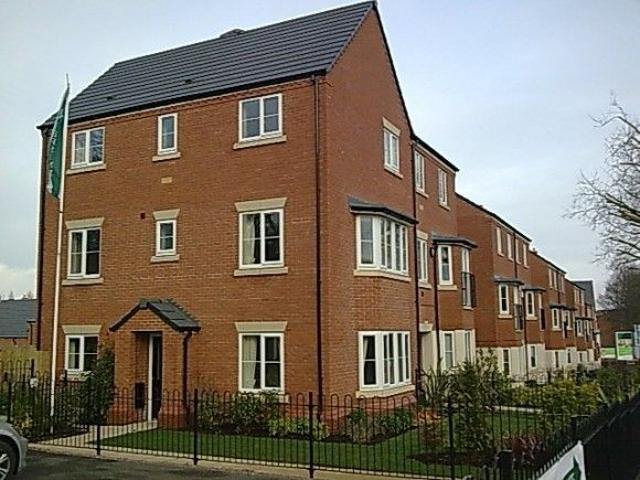 FOUR BEDROOM 2 BATHROOMS NEWLY REFURB 10 MINS FROM CITY £80 P/W/P/P