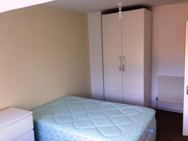 FOUR BEDROOM 2 BATHROOMS NEWLY REFURBISHED 5 MINS FROM BCU £80 P/W.