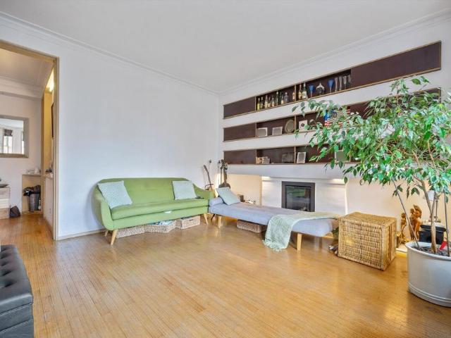 Four bedroom apartment in a prestigious Chelsea mansion block for let with HMO in SW3