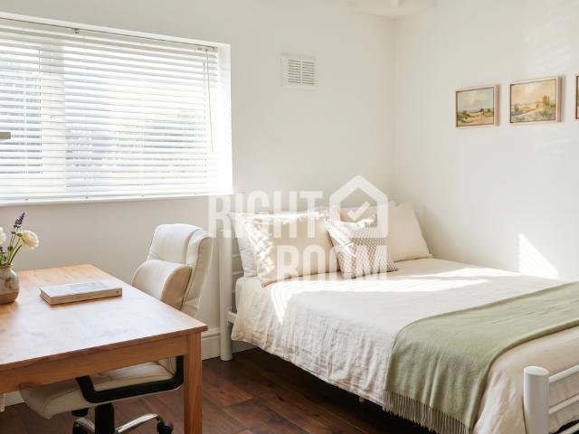 Four Bedroom House, Alan Moss Road, LE11 5LY