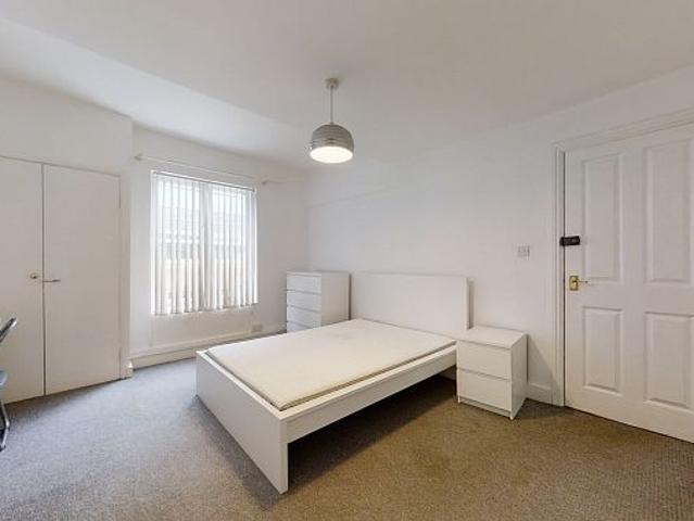 Four Bedroom House in the City Centre
