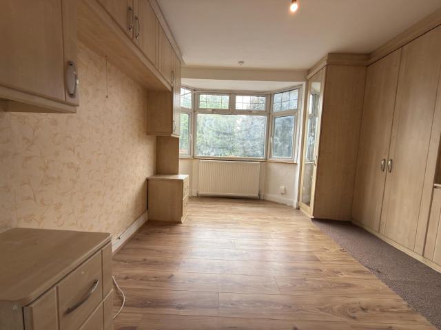 Four Bedroom house ideal for working families chadwel heath