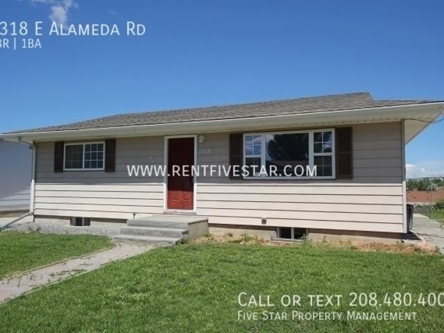 Four Bedroom Home Available in Central Pocatello! Visit rentfivestar.com for details